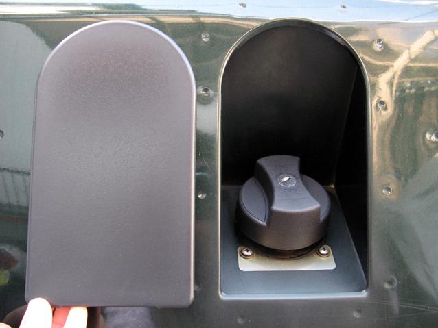 Fuel filler recess Cover｜こばピーのブログ｜いつもDEFENDERといっしょ - みんカラ